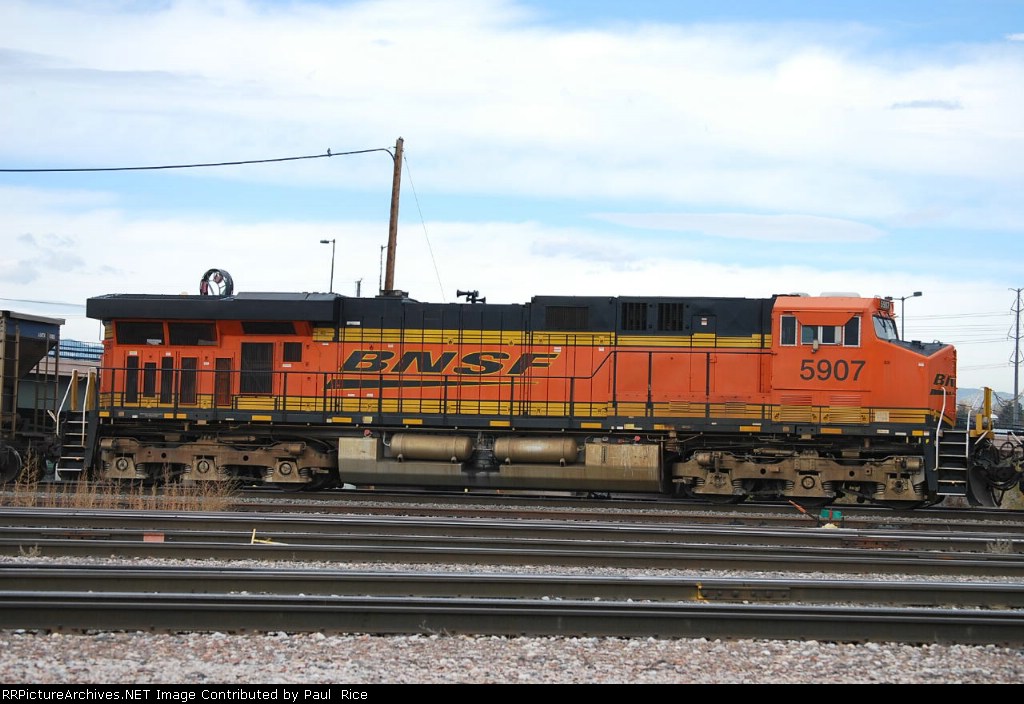 BNSF 5907